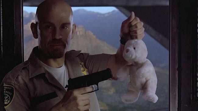 Crítica de 'Con Air (Convictos en el aire)', película con Nicolas Cage