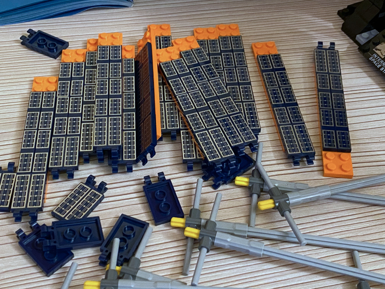Montamos la Estación Espacial Internacional de LEGO: 846 piezas para ...