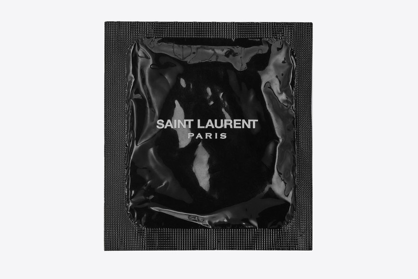 Saint Laurent nos presenta una línea de condones con empaques de lujo