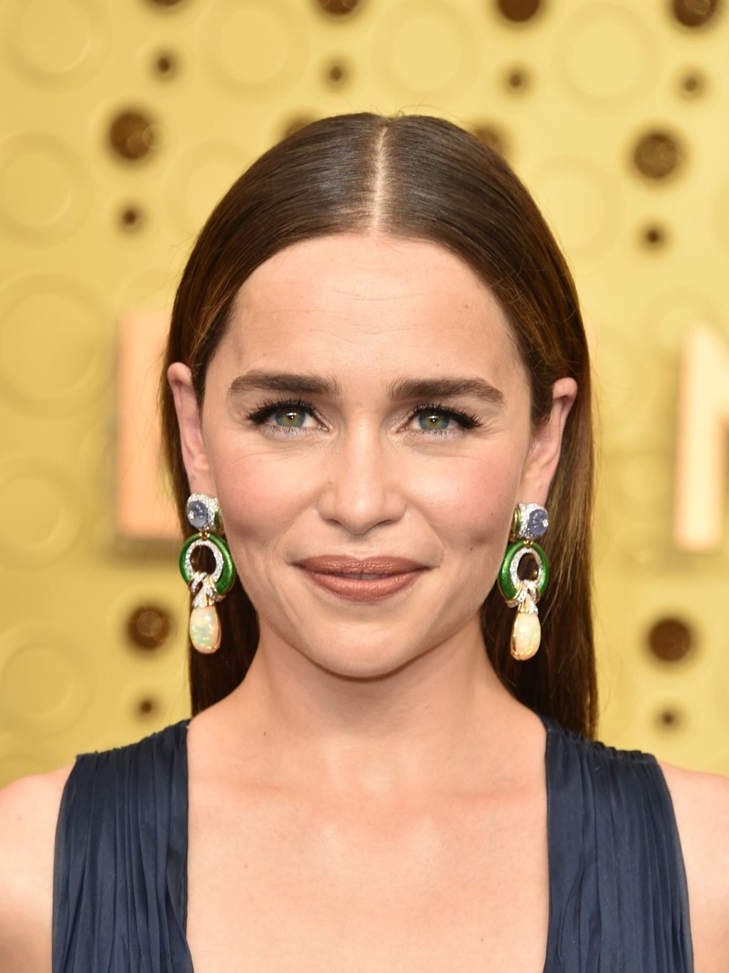 Este es el sencillo pero favorecedor look de Emilia Clarke para acudir ...
