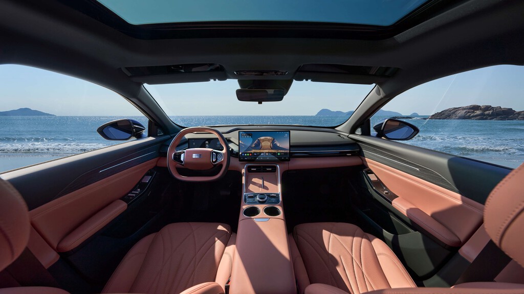 Geely lanzó un auto híbrido enchufable por menos de 11,000 dólares: tiene 1,300 km de autonomía ...