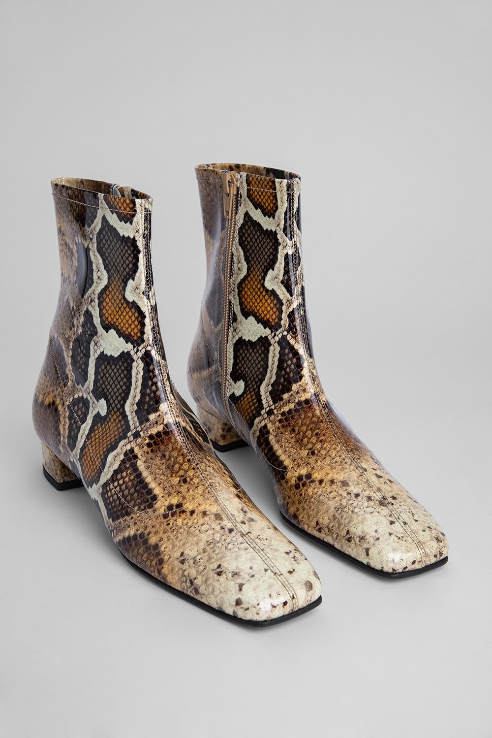 Los botines de estampado de serpiente prometen ser una de las ...