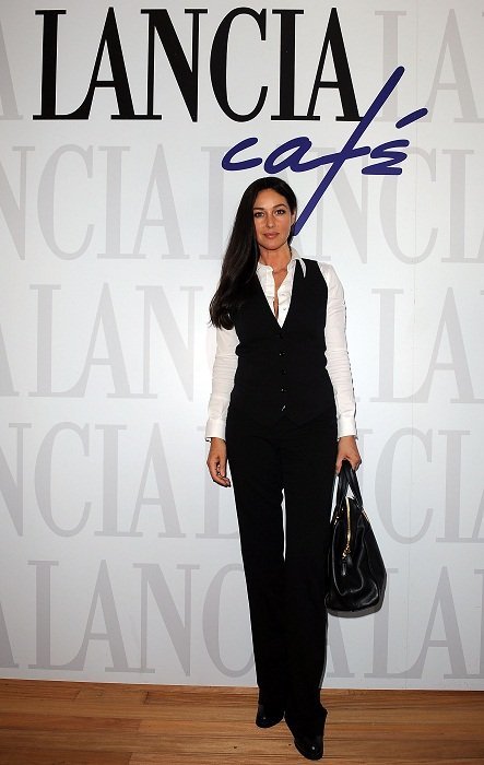 Duelo de estilos: outfit en blanco y negro, ¿Mónica Bellucci o Evan ...