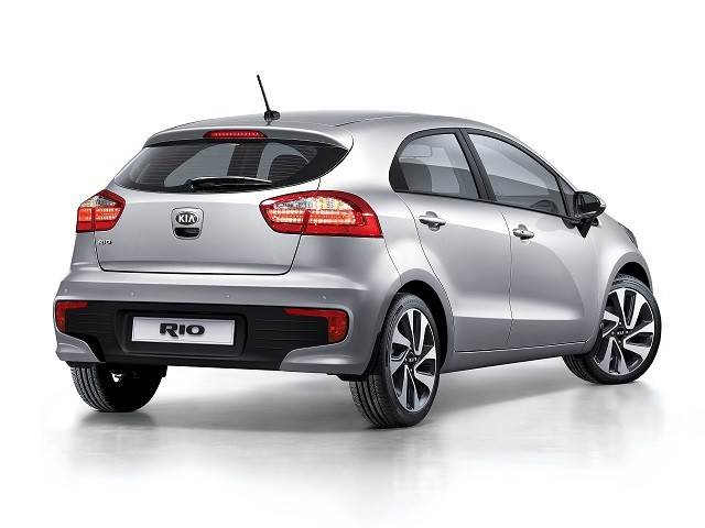 Kia Rio estrena look y motores más eficientes