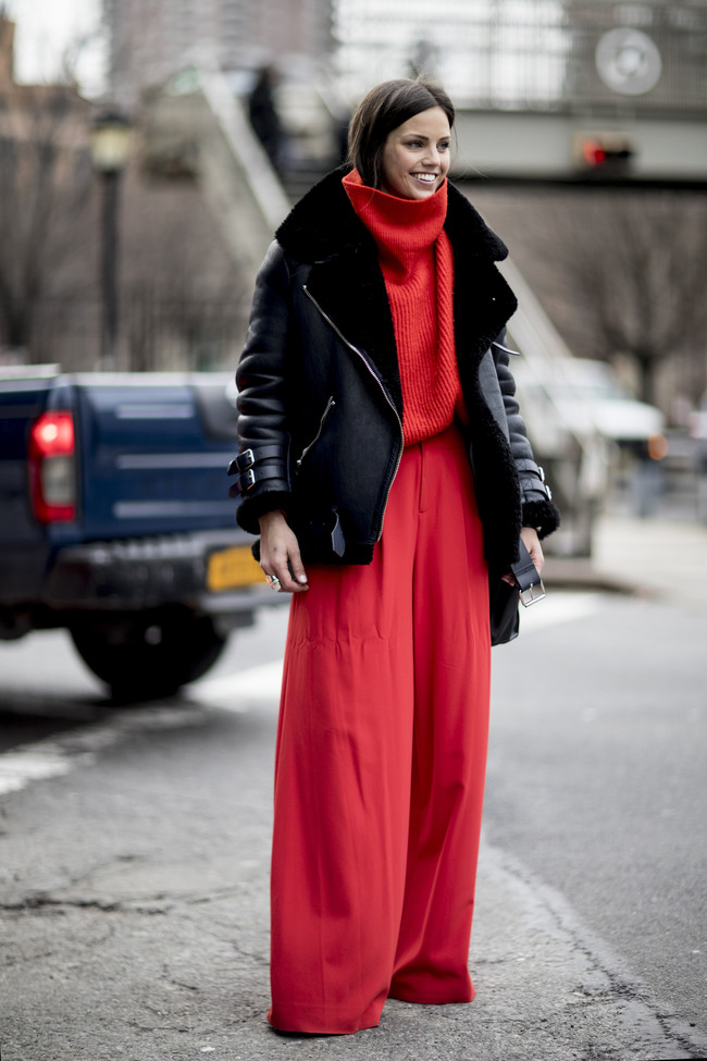 Cómo combinar un pantalón rojo para triunfar con tu look