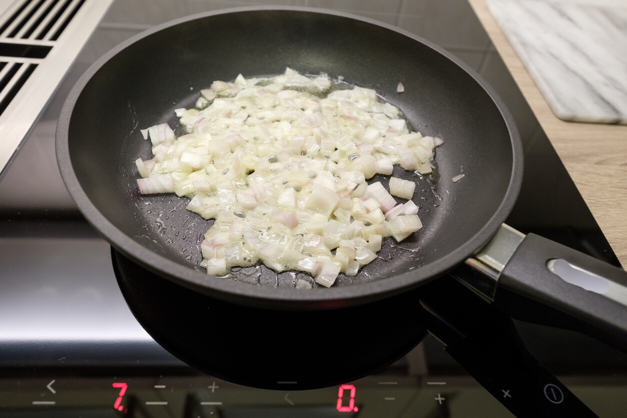 Cómo pochar correctamente una cebolla: tiempos y cortes perfectos para ...