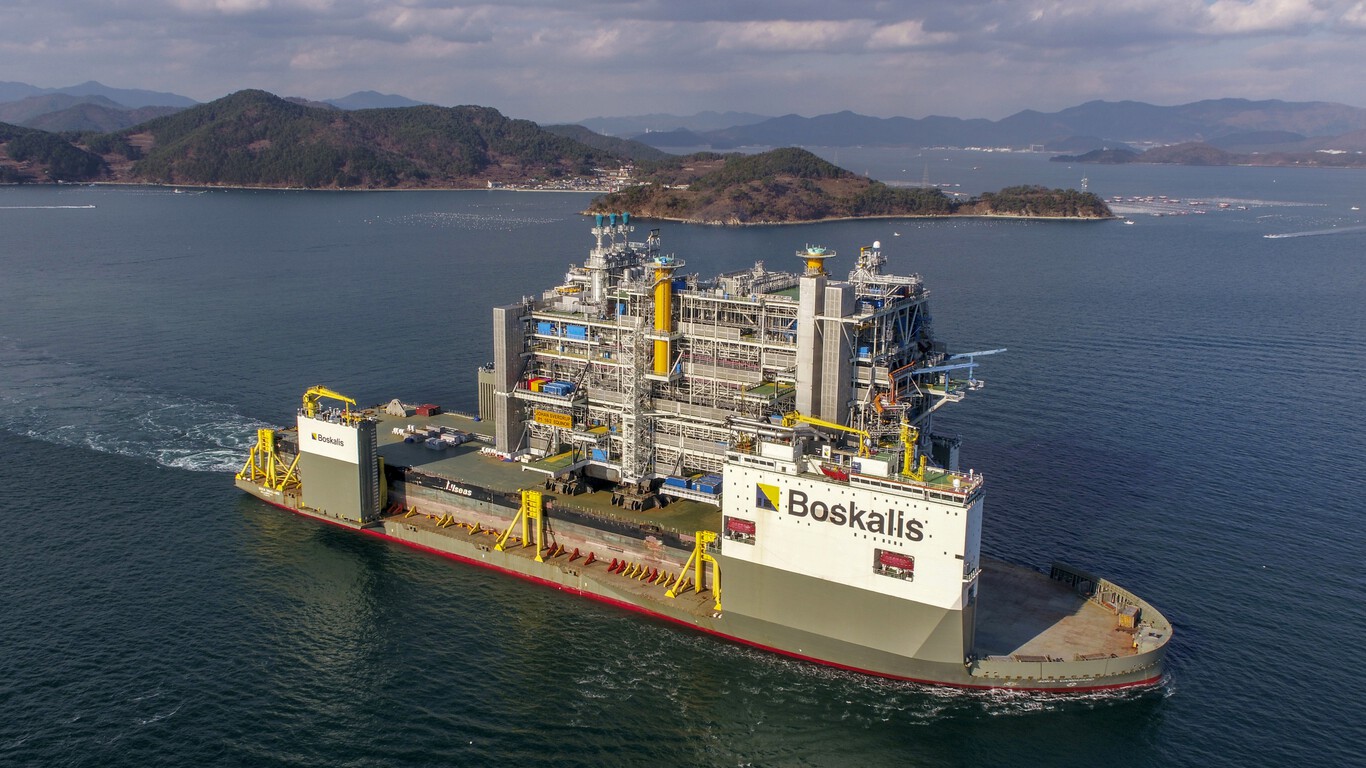 BOKA Vanguard, el barco semisumergible de carga más grande del mundo ...