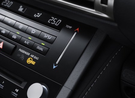 Lexus IS 300h, la nueva generación llega desde 35.900 euros