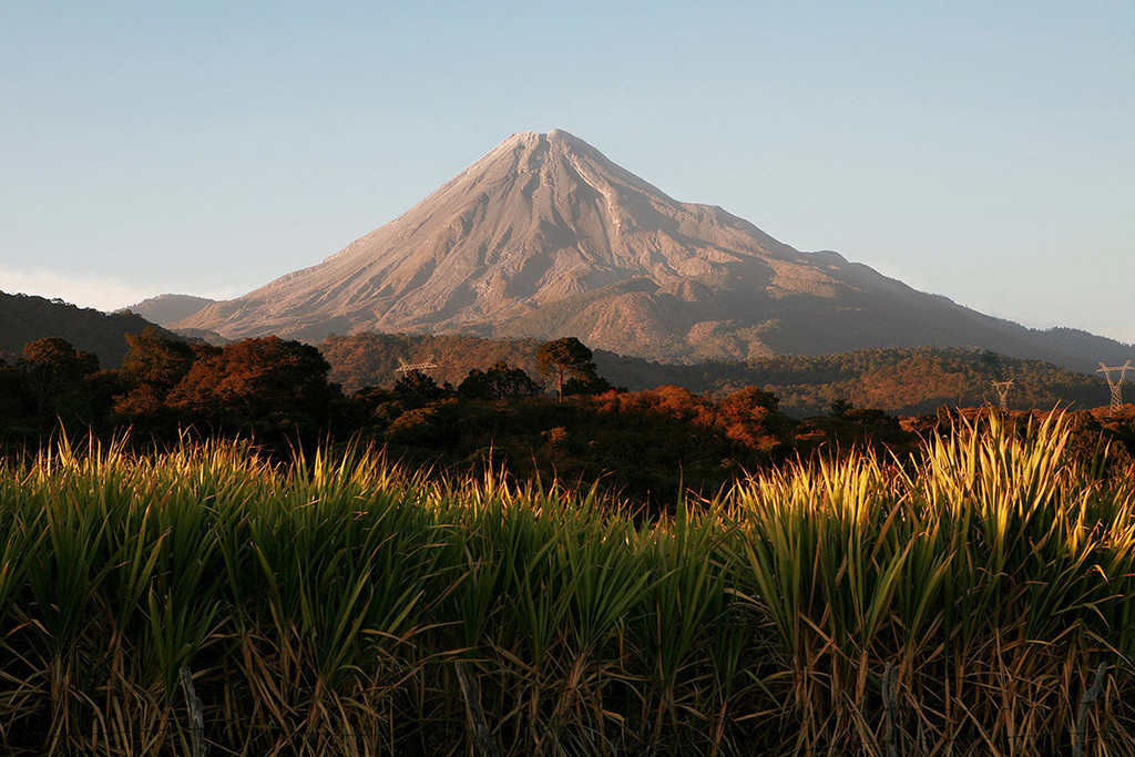 Nadie ha fotografiado de forma tan increíble el Volcán de Fuego de ...