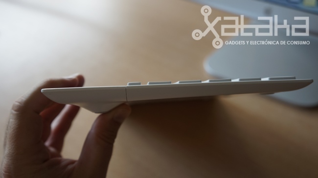 Logitech K760, te enseñamos cómo es este teclado solar tres en uno