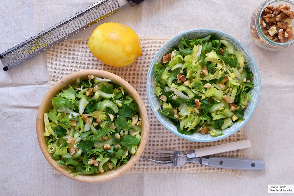 Ensalada ligera de apio y frutos secos. Receta de cocina fácil ...
