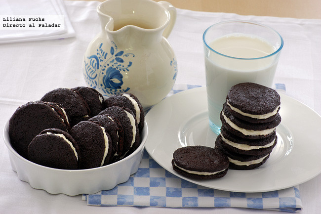Galletas Oreo caseras. Receta de postre elaborado y delicioso