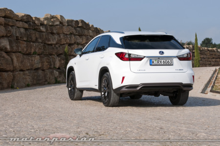 Lexus RX 450h 2016: al volante de este SUV de lujo que mejora en todo