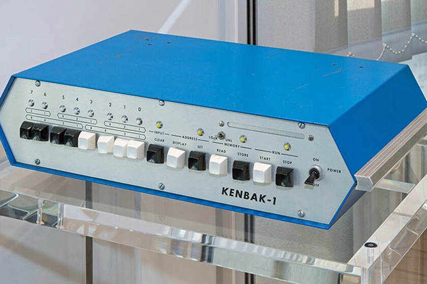 El primer ordenador personal del mundo nació en un garaje en 1970: así era el Kenbak-1