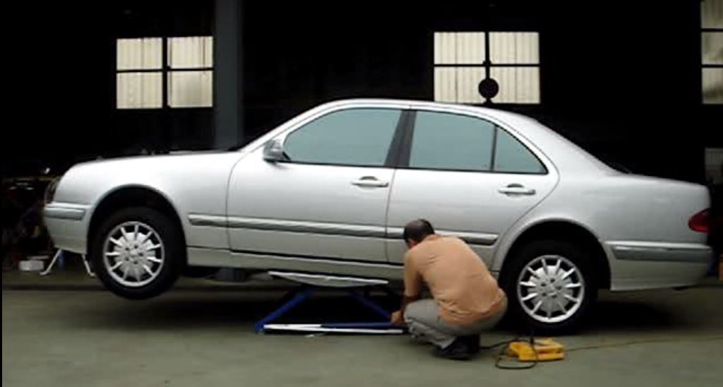 Un elevador casero portátil y económico para tus trabajos de mantenimiento