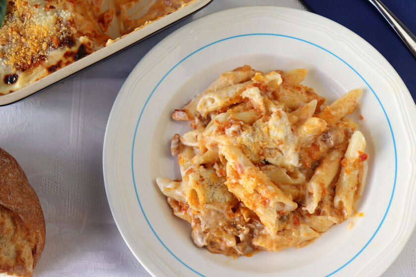 Receta de macarrones del cardenal, un plato clásico catalán de pasta gratinada que es una delicia