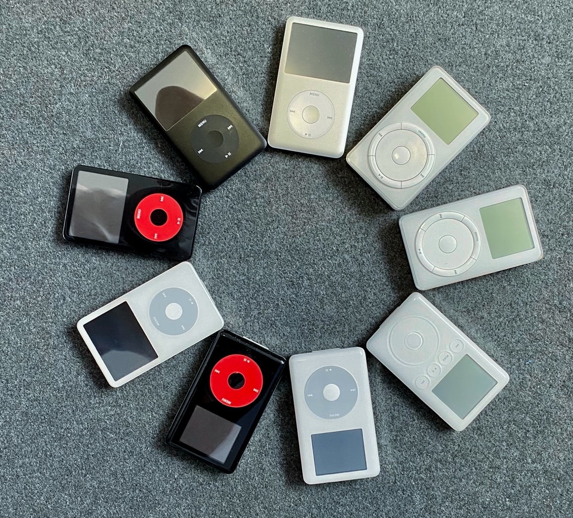 Casi todos los iPod de la historia, el Mac G4 Cube y merchandising ...