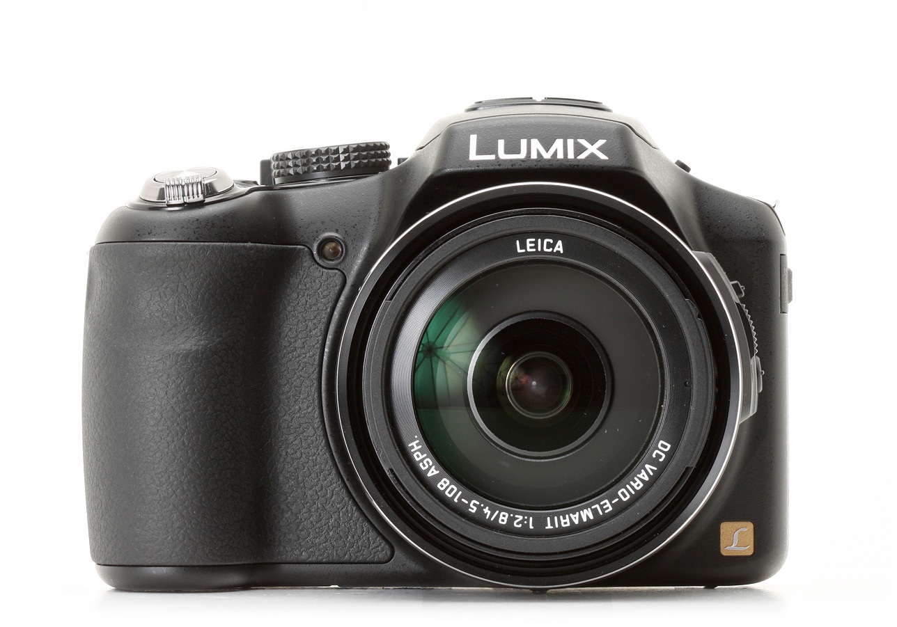 La Panasonic FZ2000 llega apostando fuerte por el 4K