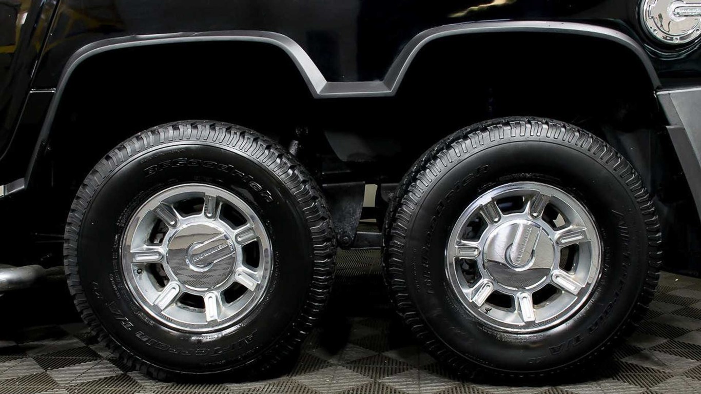 Este Hummer H2 6x6 blindado a está a la venta en Rusia