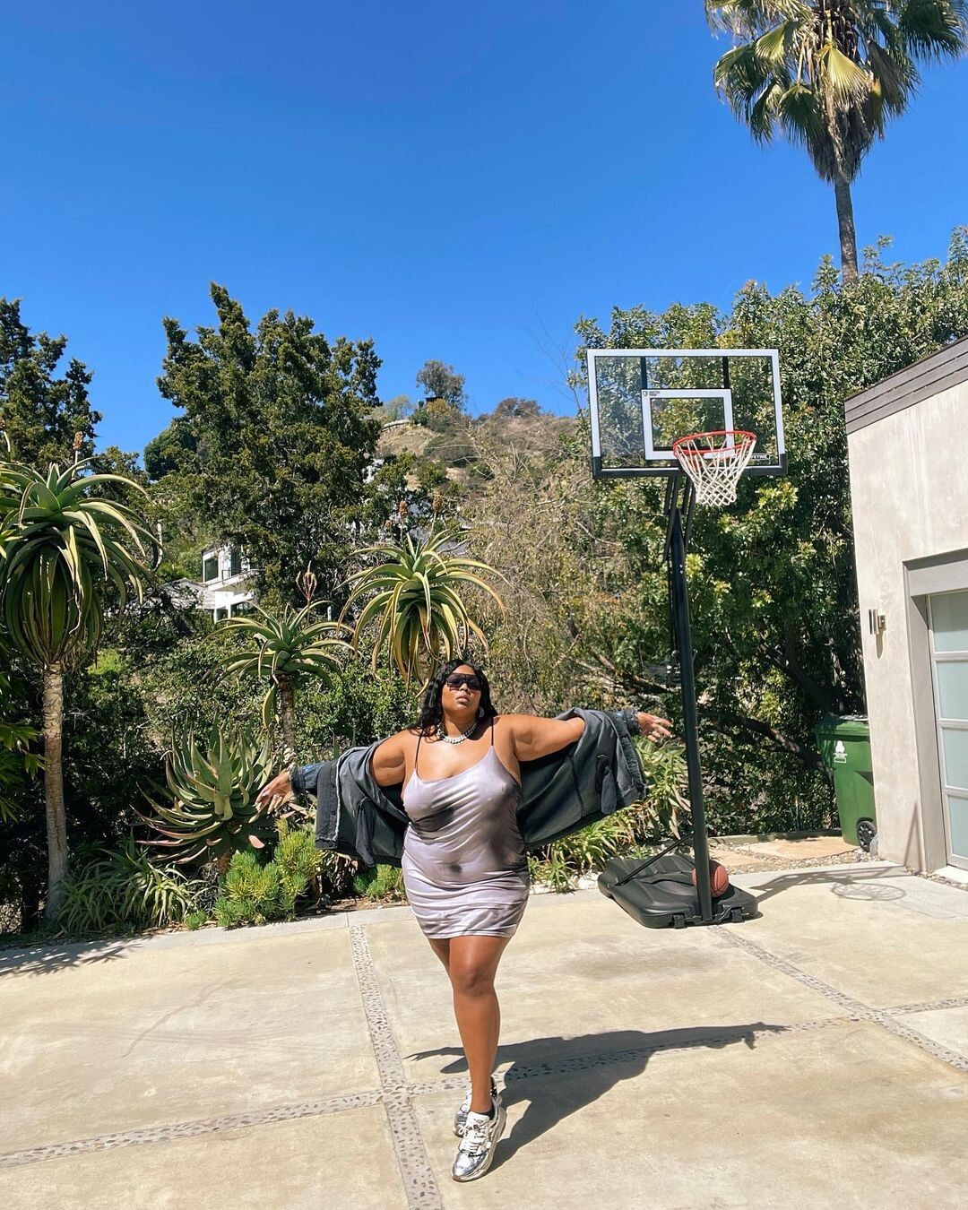La celebridad Lizzo habla sobre el movimiento body positive.