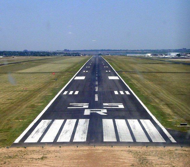 El movimiento del polo magnético obliga a renumerar las pistas de los ...