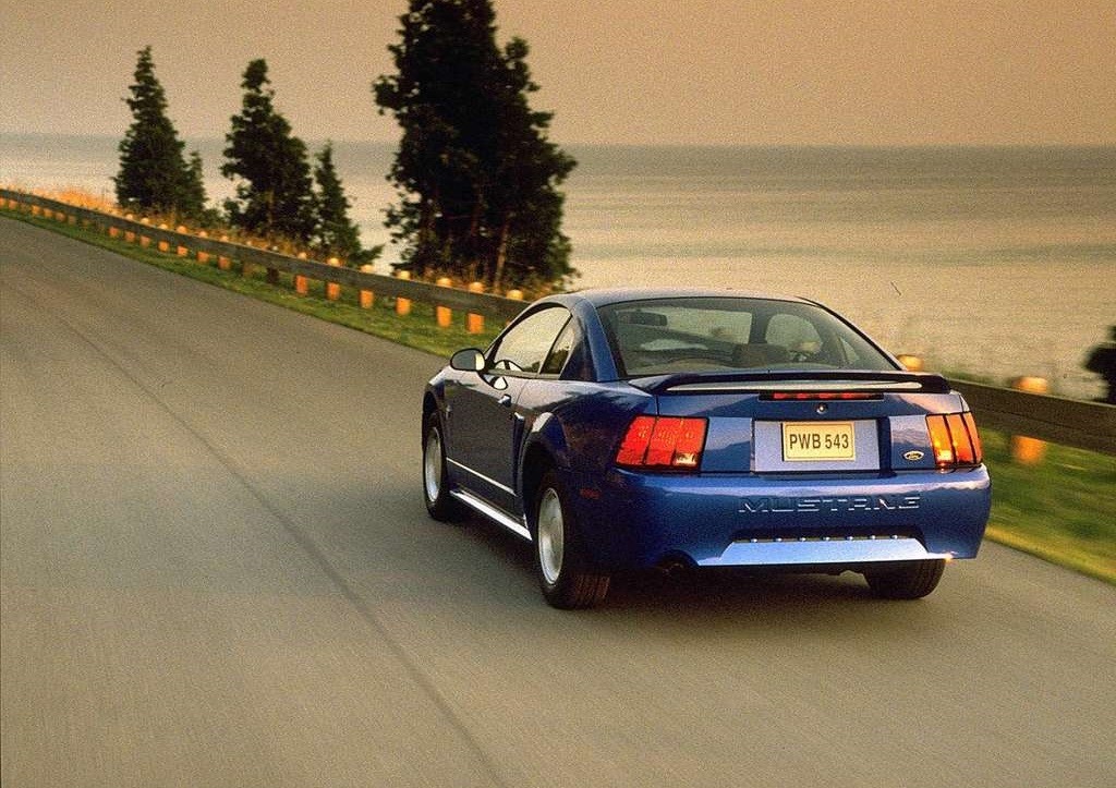 Nuevo Ford Mustang 2000