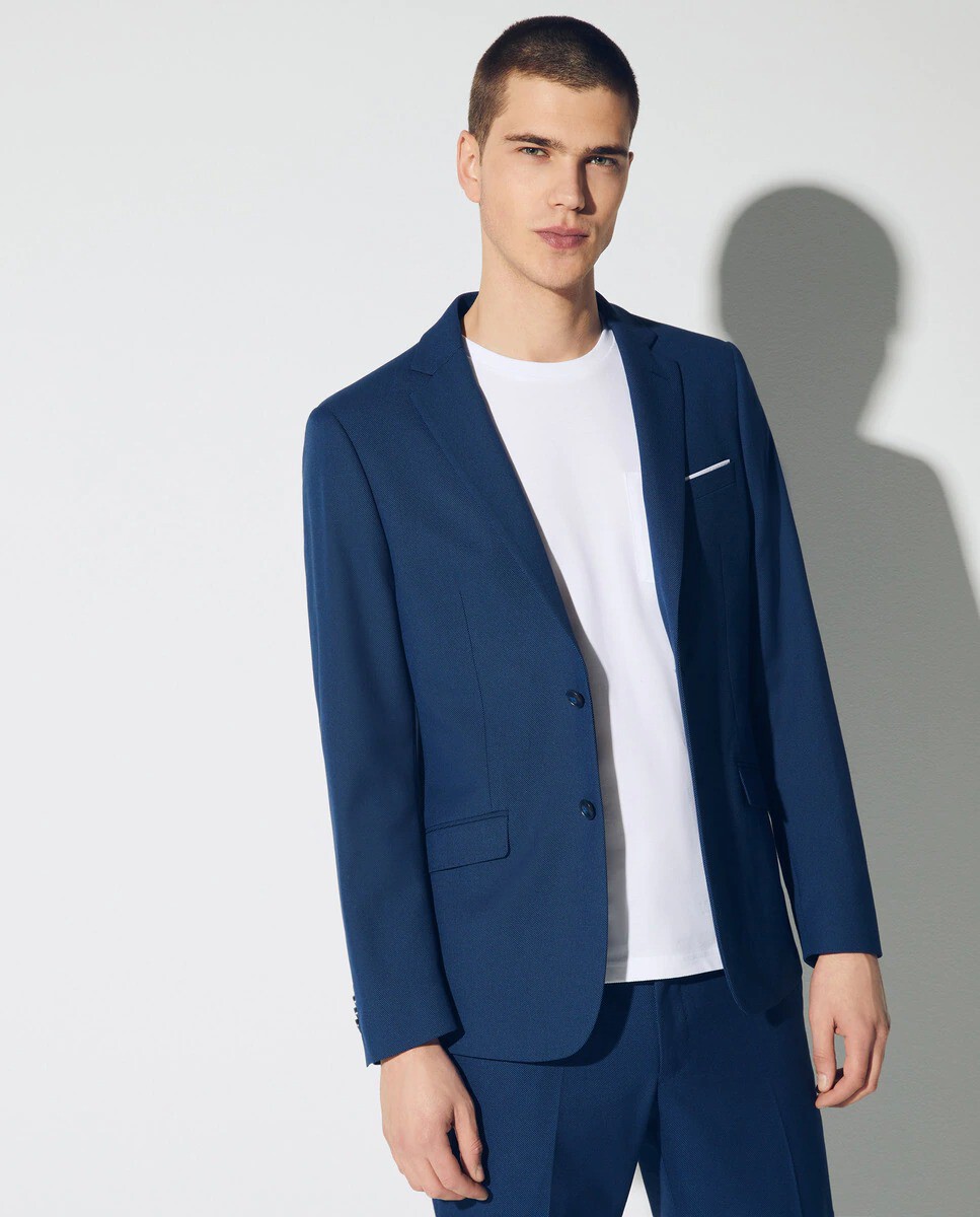 La americana azul es la prenda infalible que todo hombre debe tener en ...
