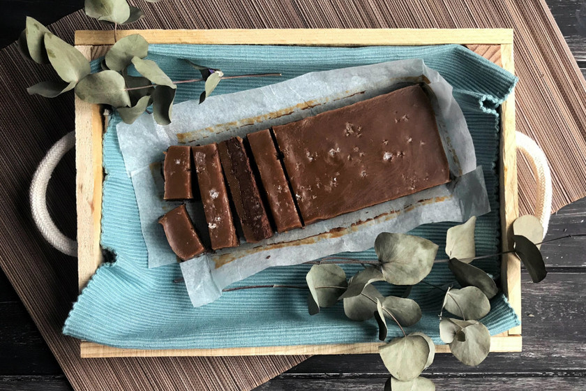 Turrón de chocolate y caramelo con un toque de flor de sal, vídeo ...