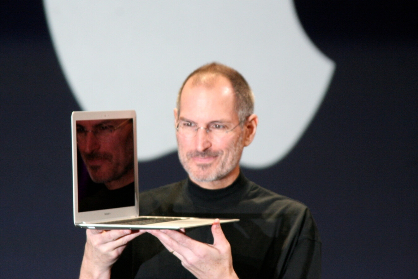Hace 17 años, Steve Jobs convirtió un sobre de manila en un símbolo que ...
