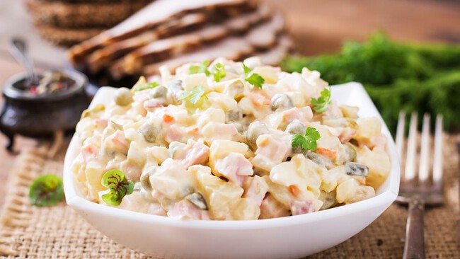 Ensalada de papa con huevo: cremosa, deliciosa y sin mayonesa