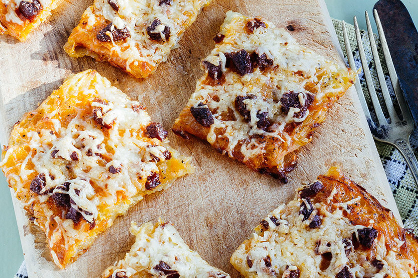 Pizza de patata y chorizo sin gluten. Receta de cocina fácil, sencilla ...