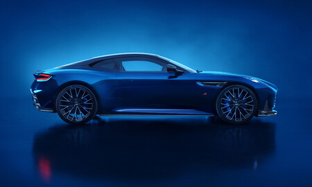 El nuevo Aston Martin DB12 S sigue enamorando a primera vista, pero ahora es aún más potente y ...