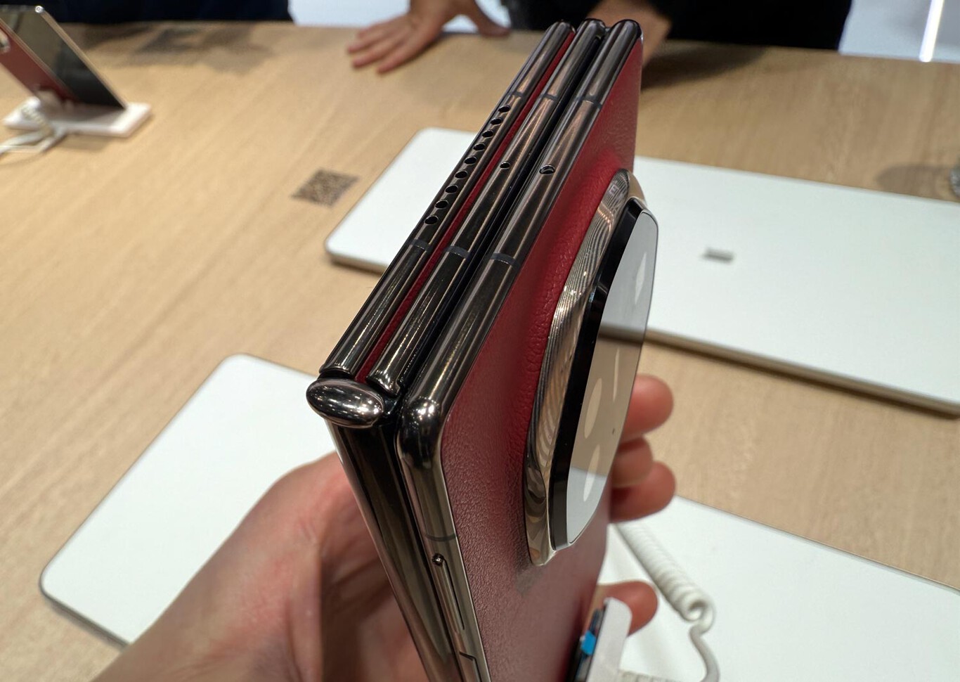 He probado el Huawei Mate XT: los triplegables son una idea ...