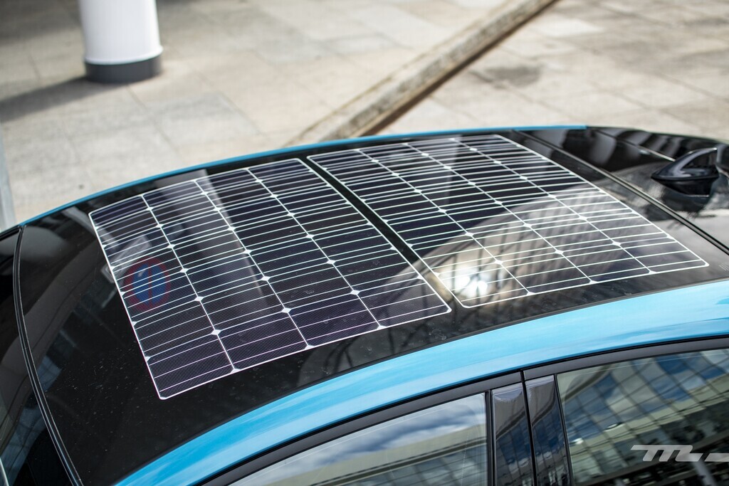 Tecnologías que harán los coches eléctricos mejores: los paneles solares