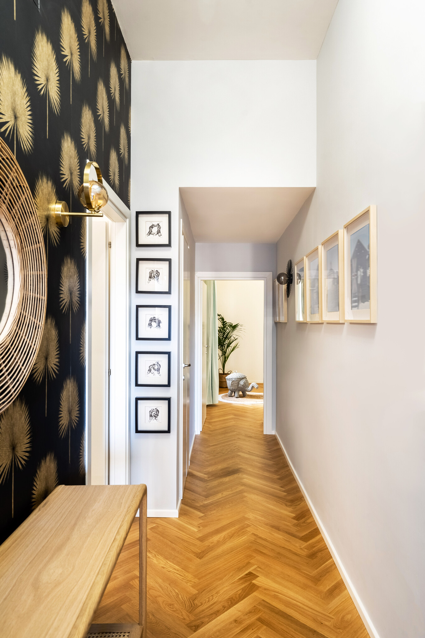 El color y la luz se abren paso en este piso en Roma de 80 m2