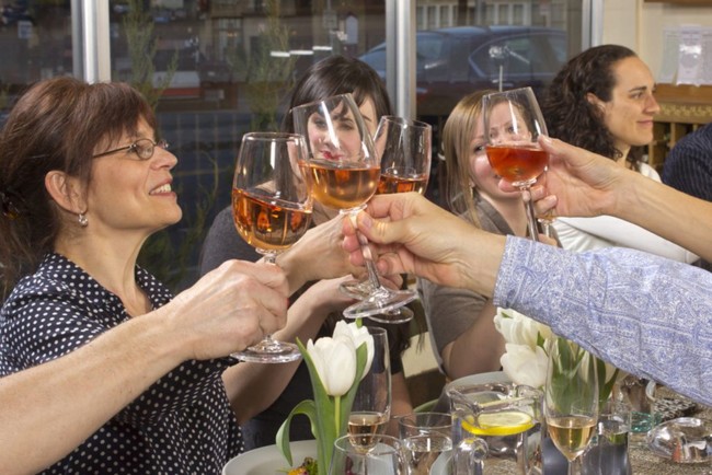 El brindis alrededor del mundo