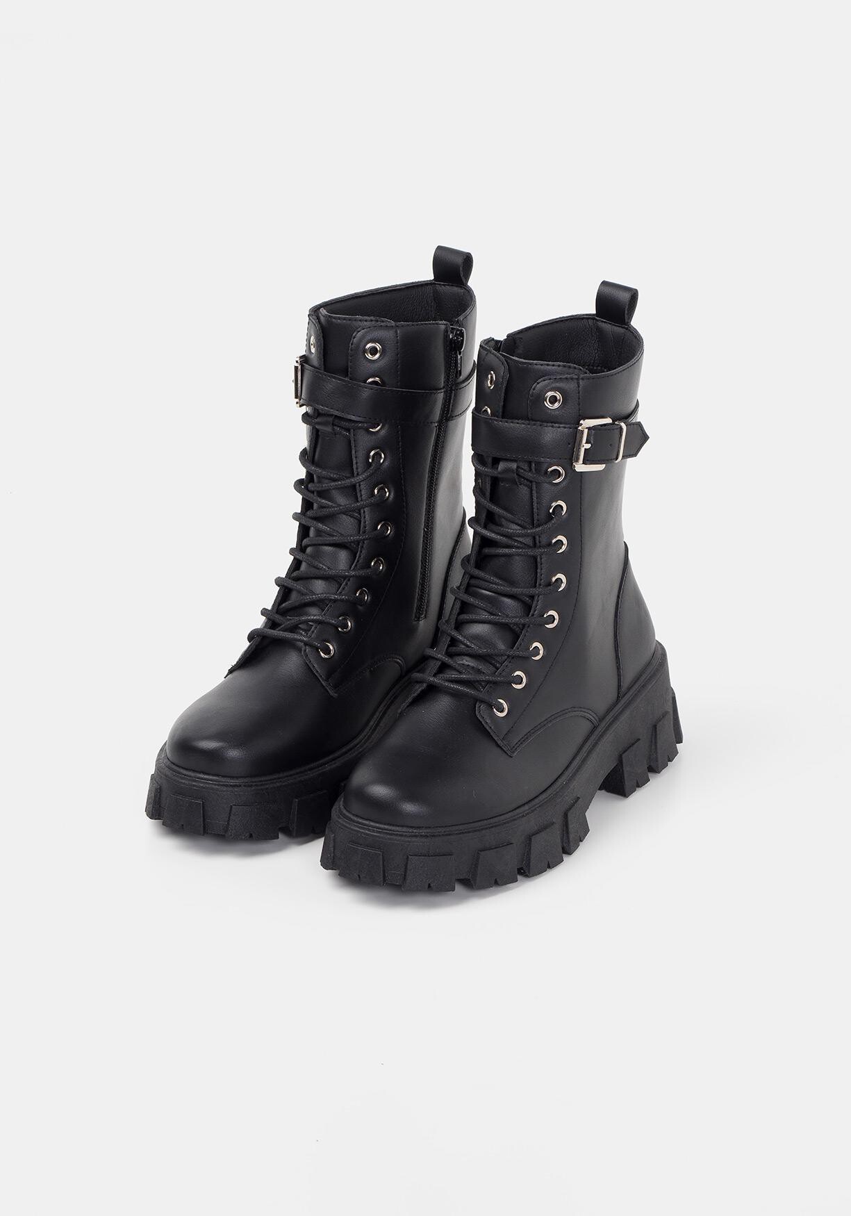 Las botas militares del momento son de Carrefour, las ha diseñado Mery ...