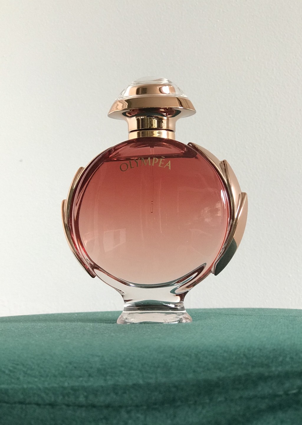 Paco Rabanne presenta su nueva fragancia: Olympéa Legend. La hemos ...