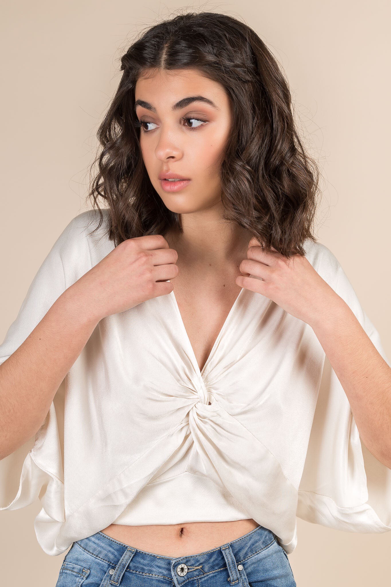 La blusa de raso de Algo Bonito que lo tiene todo para elevar nuestros looks de invitada y ...