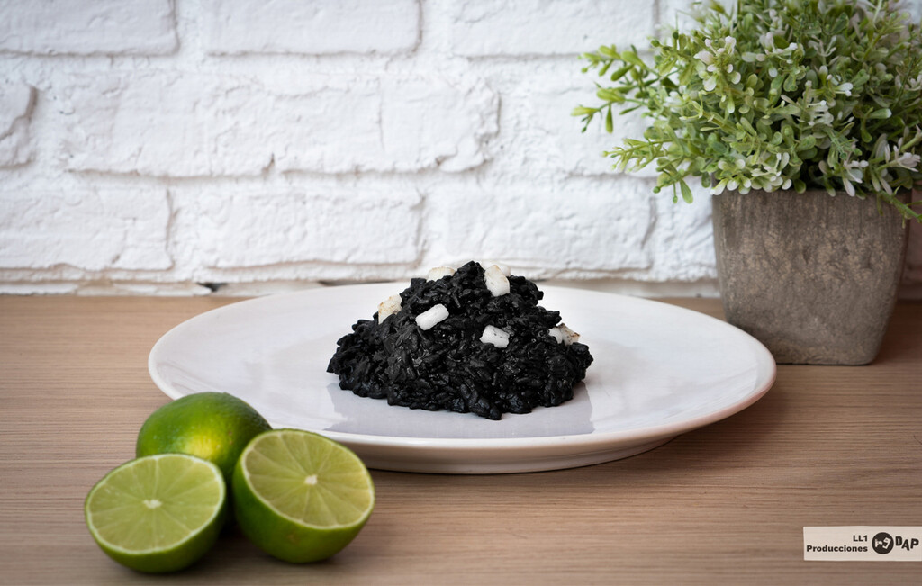 Receta fácil de arroz negro con calamares: cocina sencilla, rápida y ...