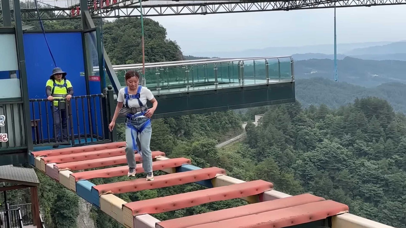 Si las montañas rusas se te quedan pequeñas, este parque chino te ...