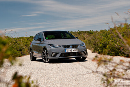 Probamos el SEAT Ibiza FR 40 Aniversario, el utilitario español polivalente que nos dejó con ...