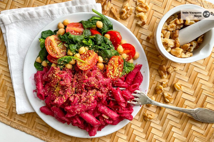 Pasta con salsa rosa de remolacha, una receta que estalla de color e ...