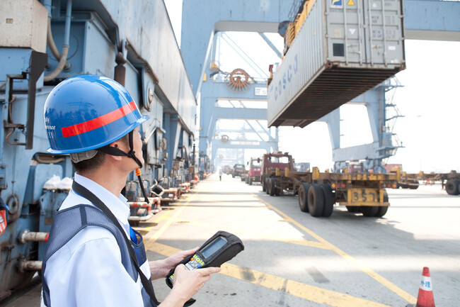 Los secretos del Puerto de Shanghái, el coloso del comercio ...