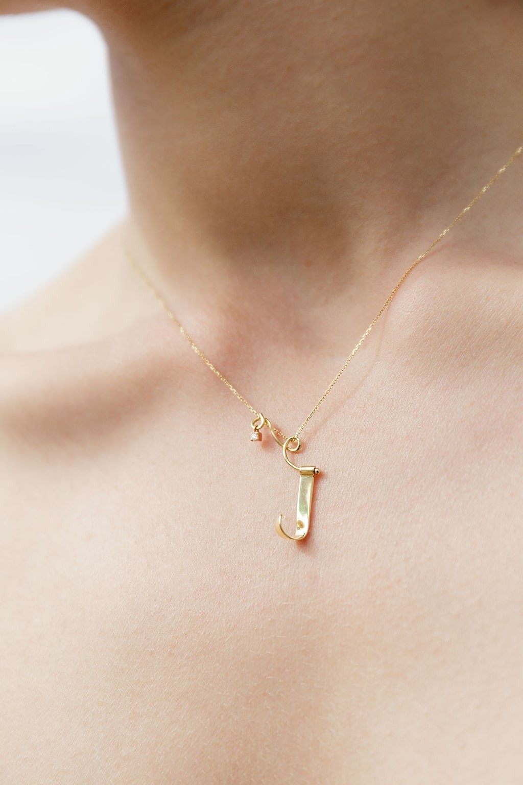 Los 29 collares con iniciales de tendencia con los que querrás llevar ...