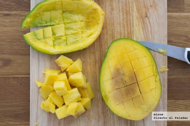 Cómo pelar y cortar un mango sin armar un estropicio