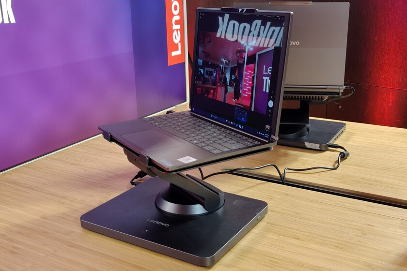 Un portátil que me sigue, gira, sube, baja y baila es lo último que esperaba ver en IFA. No solo ...