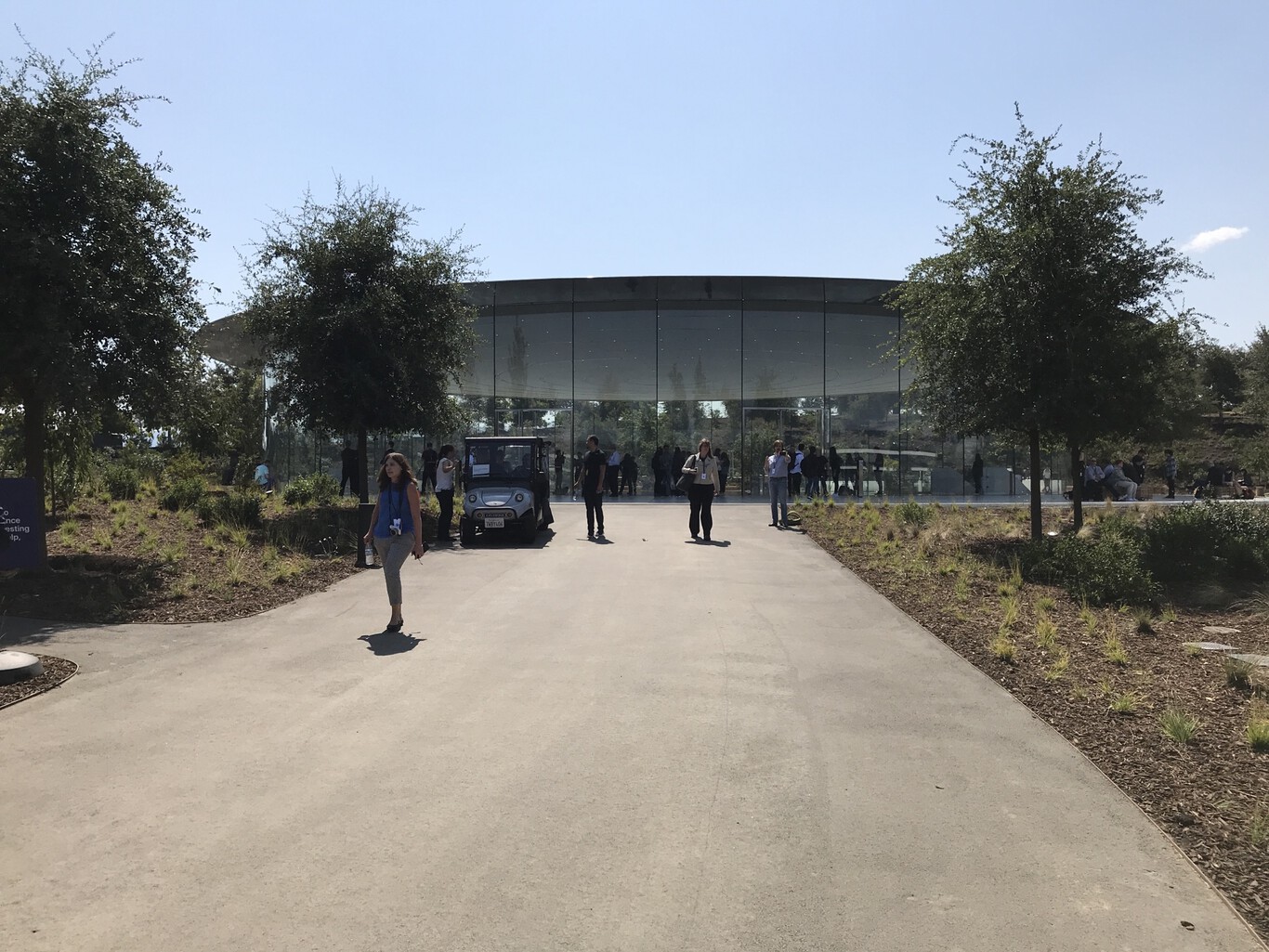 Un paseo por el Apple Park con estas 18 fotos tomadas por mí
