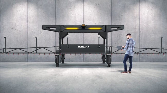 Los tractores tienen competencia en el campo: el Solix, un robot solar que esparce herbicidas ...