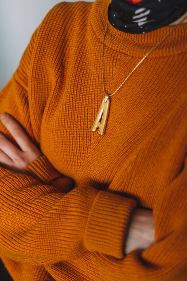 Los 29 collares con iniciales de tendencia con los que querrás llevar ...